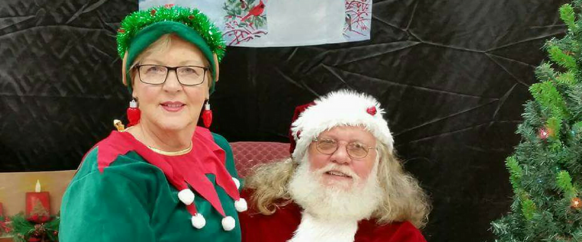 Photos with Santa & Elfie! | Downtown Frostburg